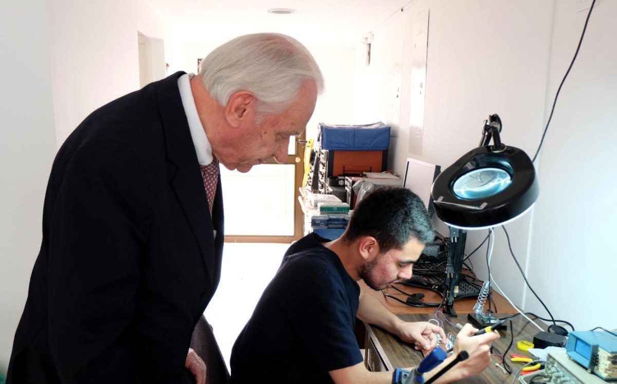 Jorge Reynolds: Colombia's pioneer of the electric heart | The City ...