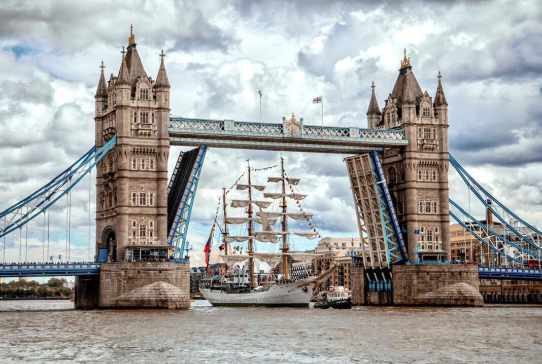 Colombia's tall-ship ARC Gloria on the River Thames in London | The ...